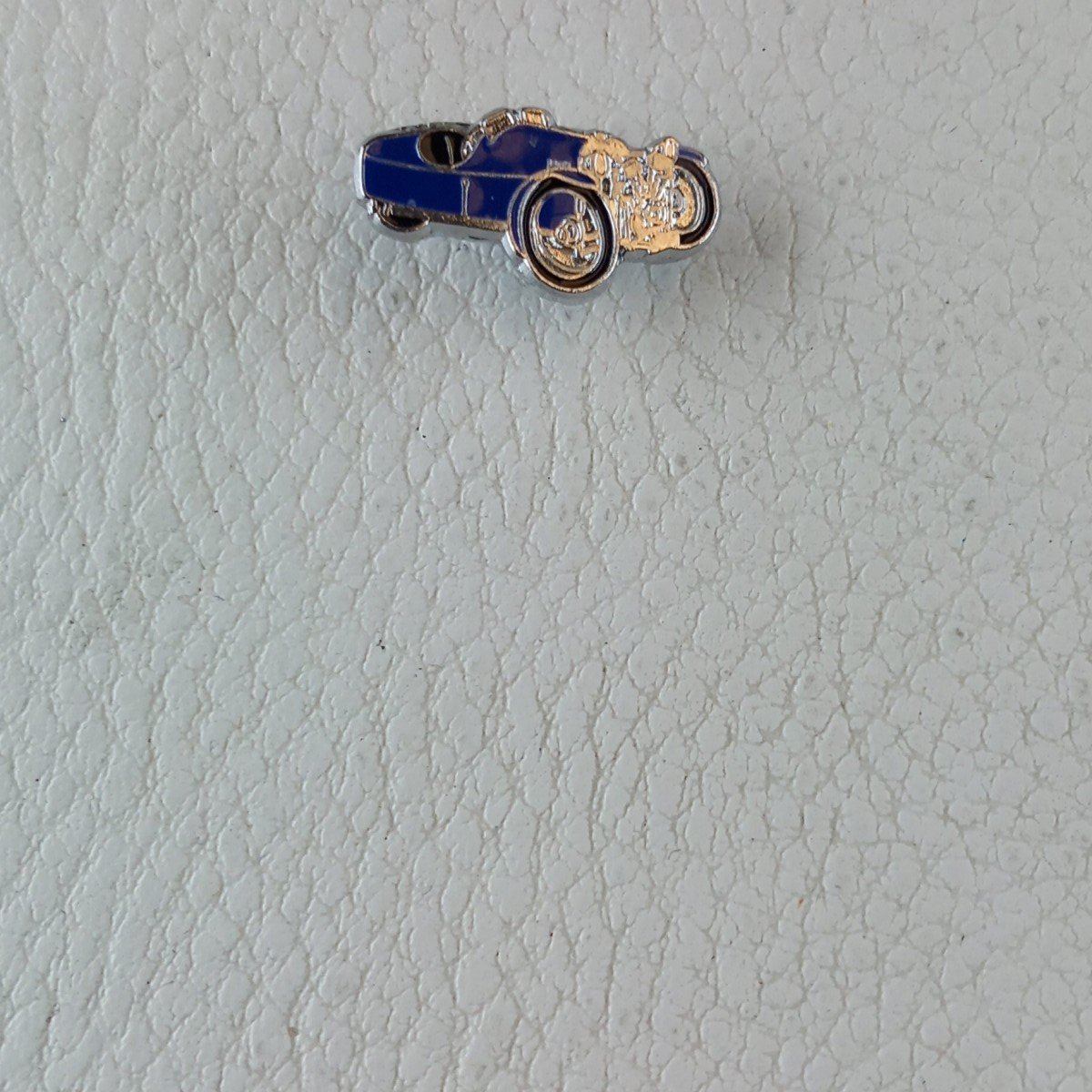 Morgan 3 wheeler pin badge dark blue (20mm long) :: Mog Parts, Morgan ...
